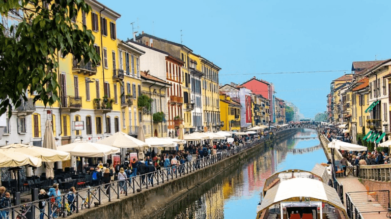 Boat tour on the on the Navigli canals in Milan - Zaniviaggi