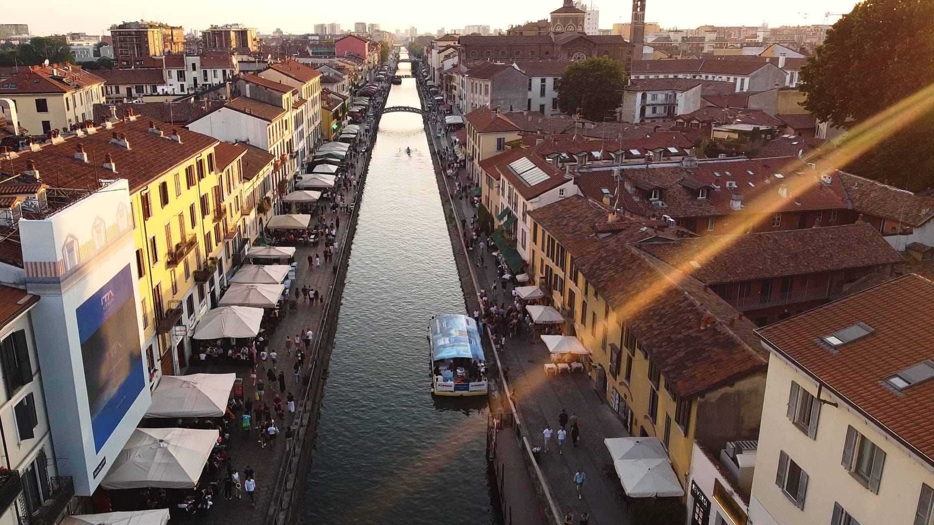 Giro in barca sui navigli milanesi e Darsena - Zani Viaggi